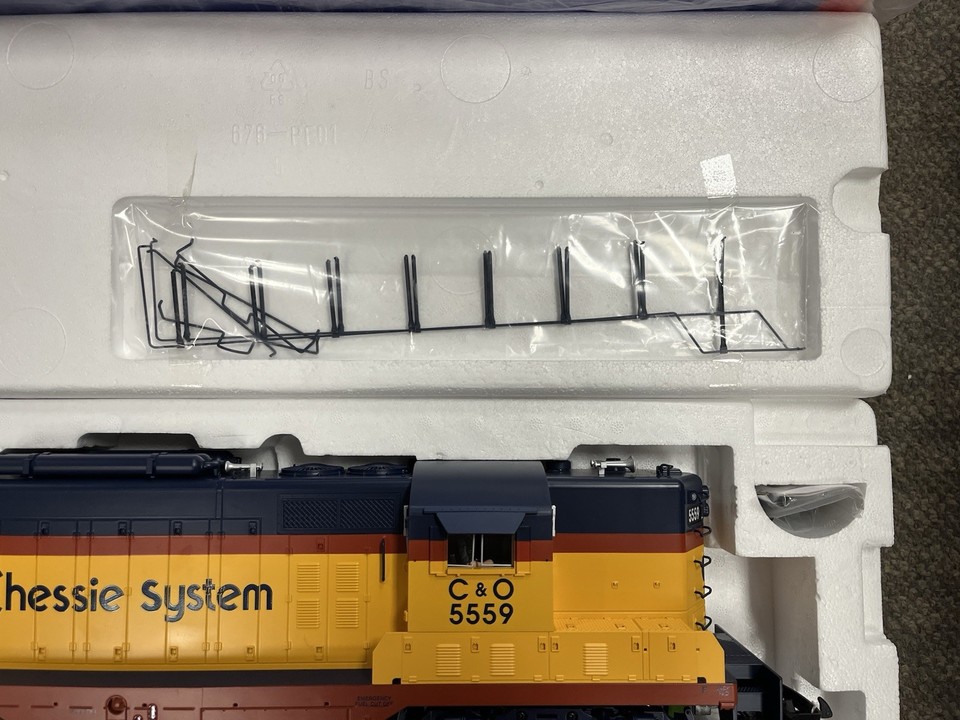 + USA Trains G Scale R22105 Chessie GP7 Diesel Locomotive NIB | eBay