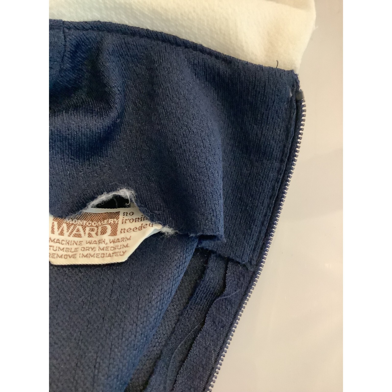 1960's-70's Montgomery Ward Navy & White Dagger Colla… - Gem