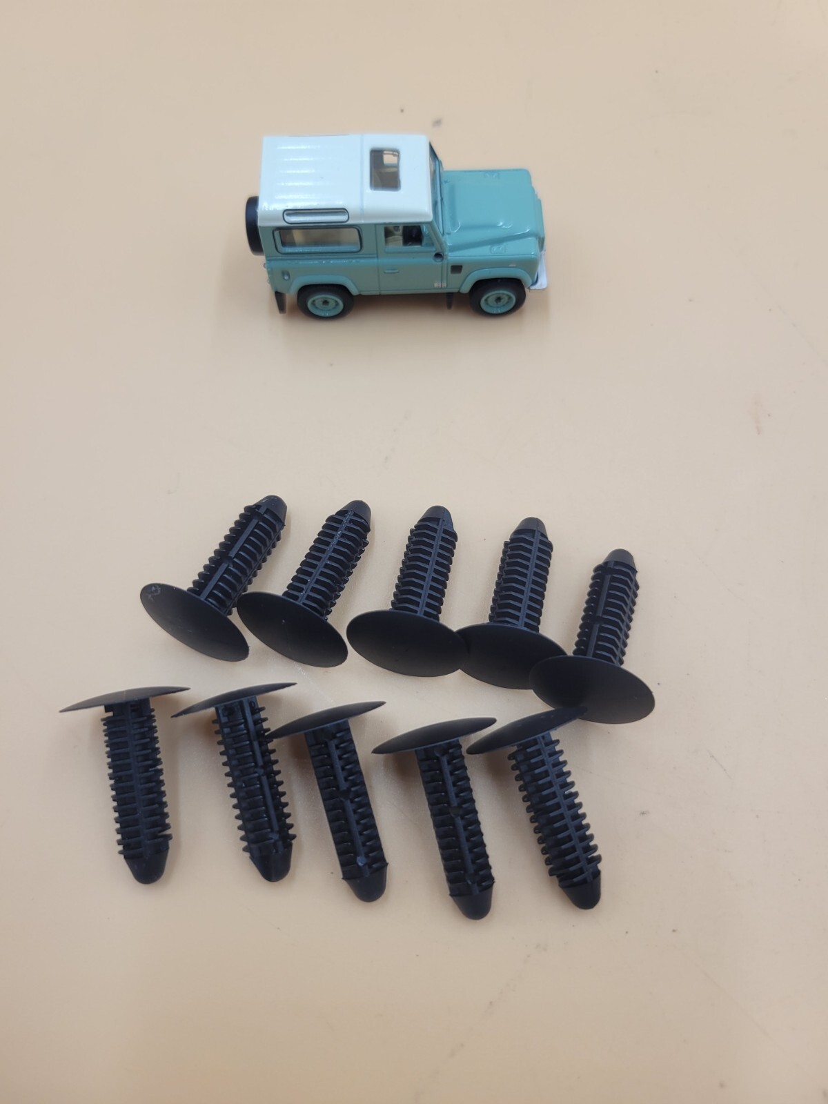 Land Rover Set of 10 Fasteners Part DZM100080 | eBay