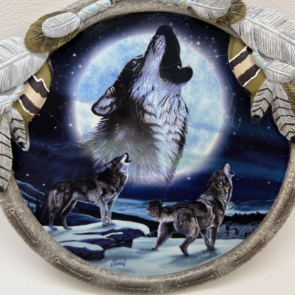WOLFS PROTECTOR OF THE PACK Glow-in-the-Dark Plate SPIRIT OF THE WOLF ...