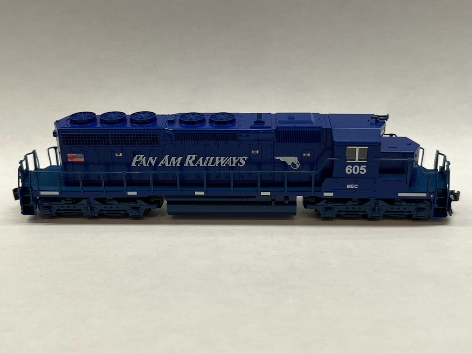 KATO 176-4816 SD40-2 Early with Dynamic Brake Pan Am #605 DCC Ready N ...