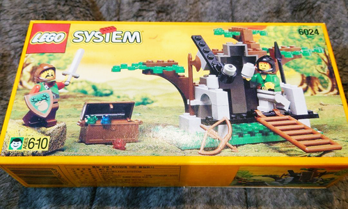 Lego Castle Forestman 6024 Bandit Ambush in 1996 Vintage box damage ...
