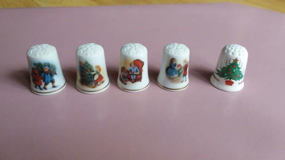 4 AVON PORCELAIN CHRISTMAS THIMBLES 1981- 1984 + 1979 QUEENS BONE CHINA ...