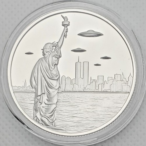 UFOs over vintage NYC 1 oz .999 Silver round Big Apple_Alien_high ...