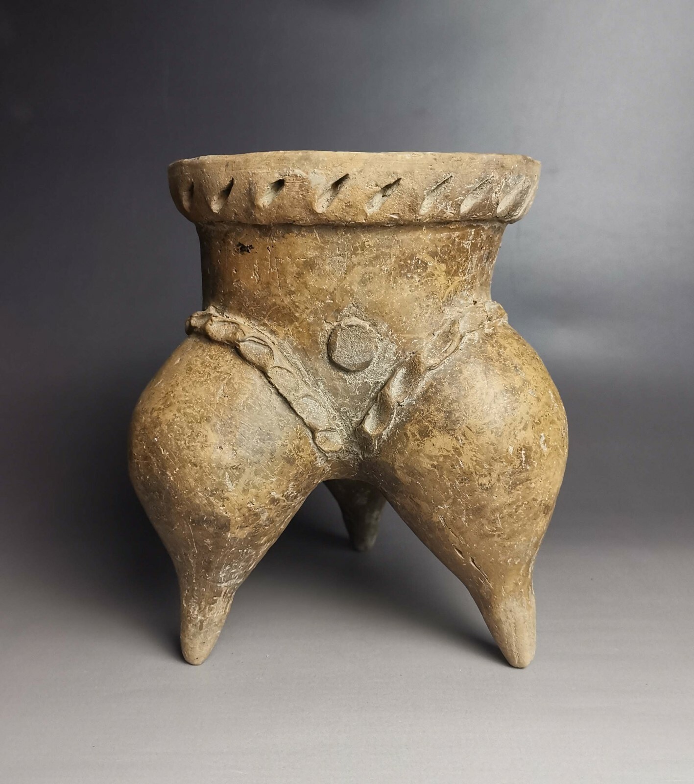 Rare Chinese neolithic period YangShao culture red pottery three-feet ...