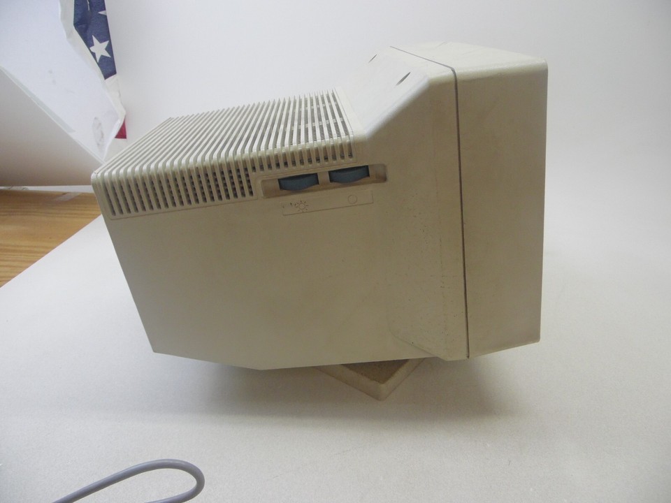 VINTAGE IBM MONOCHROME COMPUTER MONITOR MODEL 8513001 POWERS ON | eBay