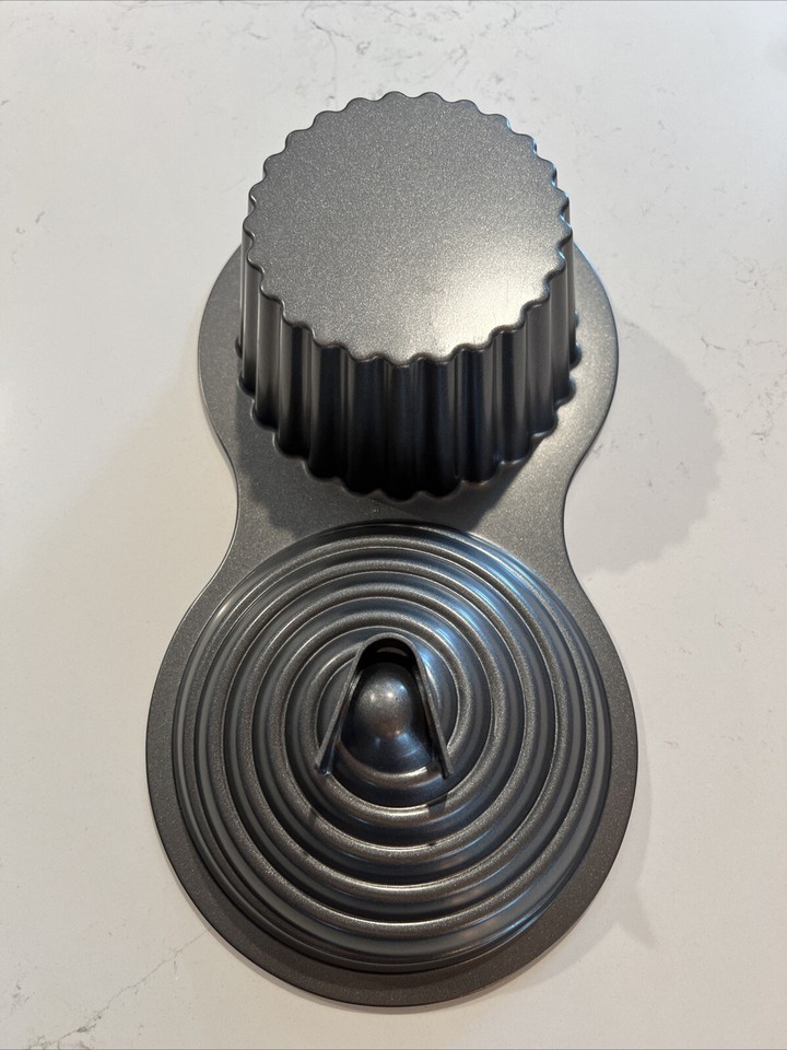 Wilton Giant Dimension Large Cupcake Pan 3D Non-Stick Mold Jumbo Baking ...