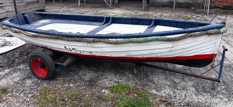 12ft clinker, wooden rowing boat, fishing boat, dinghy, tender, with ...