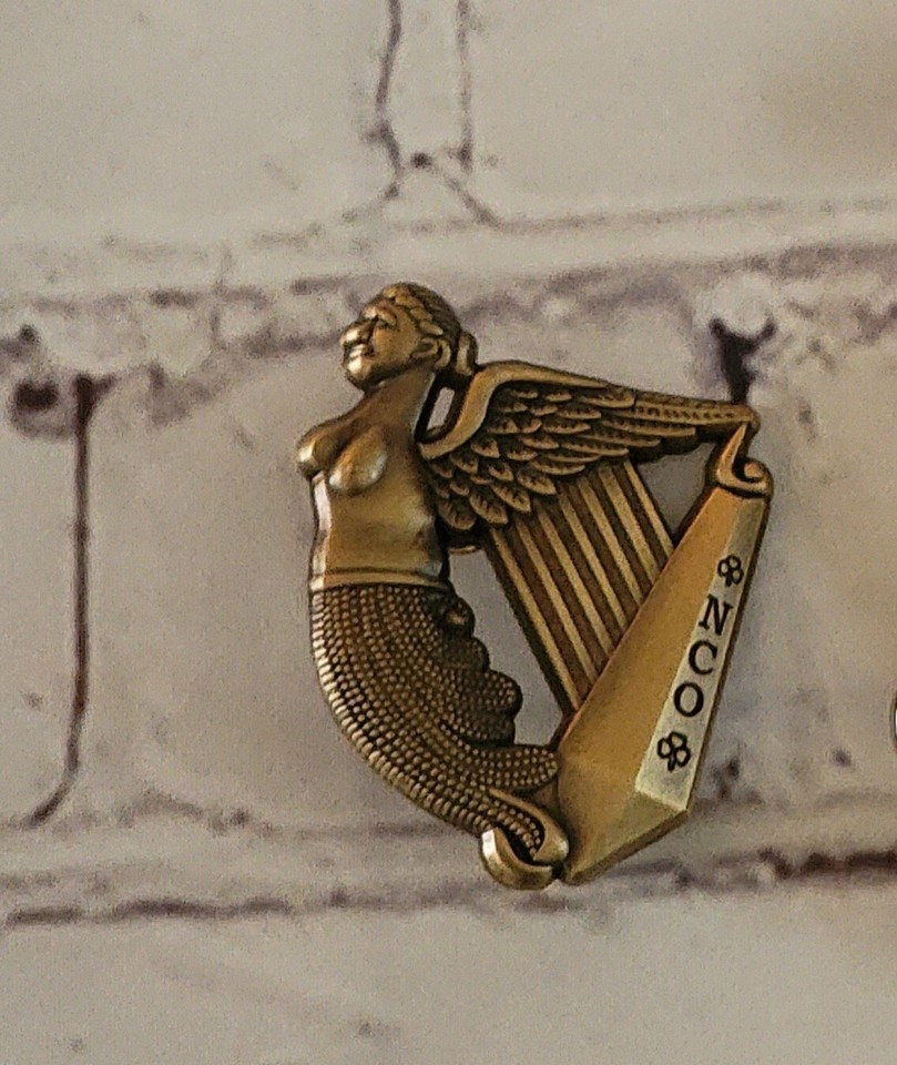 The Fighting 69th Infantry Traditional Irish Harp NCO Pin Aged Brass ...