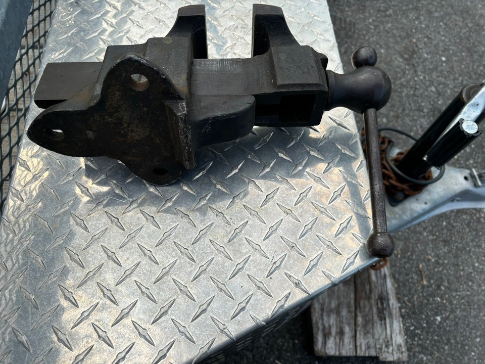 NICE Rare MONARCH #213 Lions Head Vise 3.5" Jaw Antique Fixed Base ...