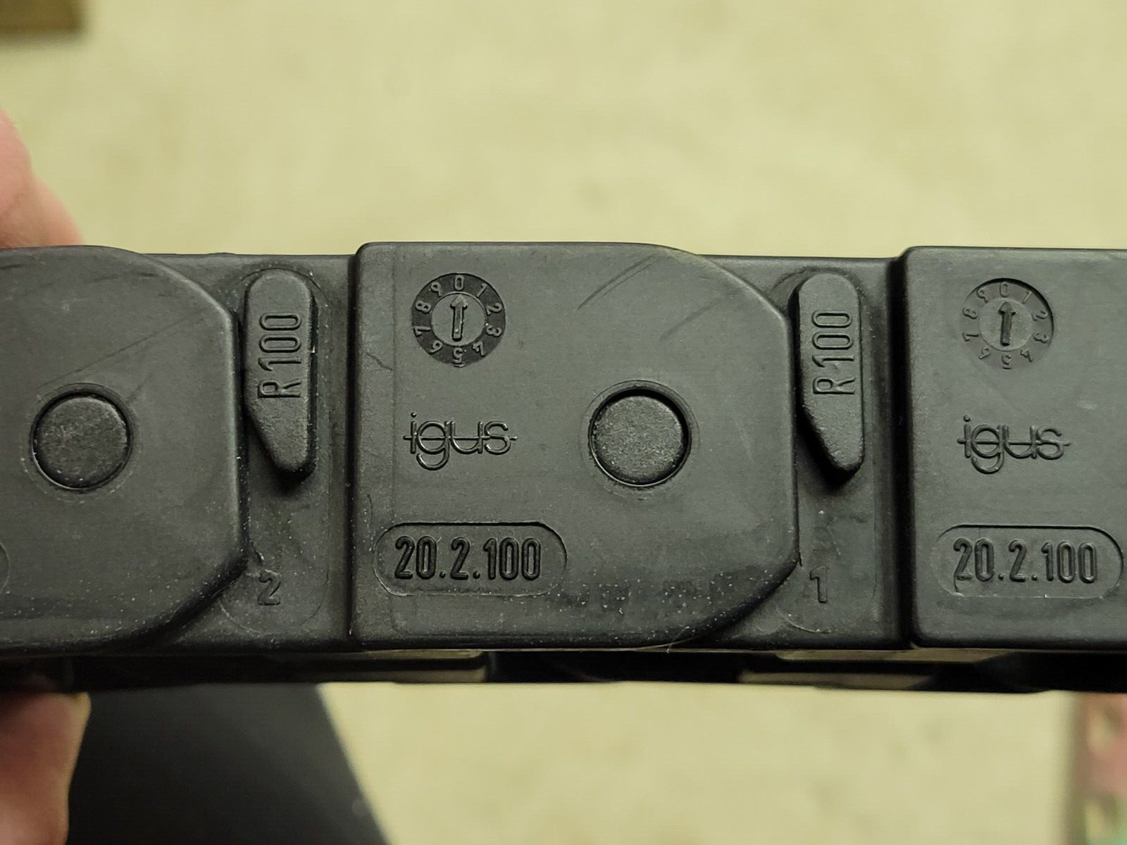 IGUS CABLE HOSE CARRIER WIREWAY FLEX TRACK 20.2.100 22 LINK 41"L 2-1/8 ...