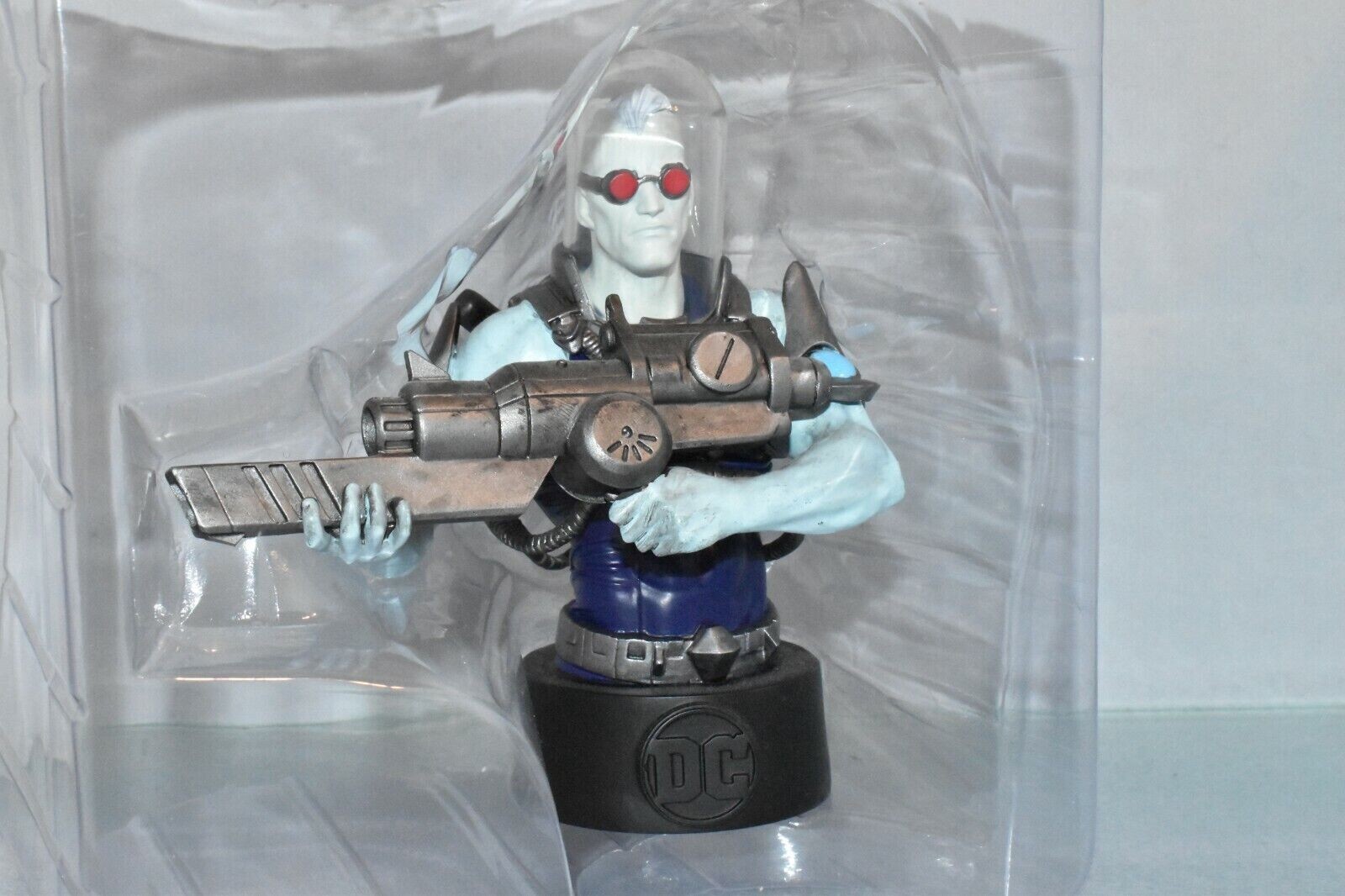 DC COMICS BATMAN UNIVERSE BUST COLLECTION MR FREEZE #12 EAGLEMOSS ...