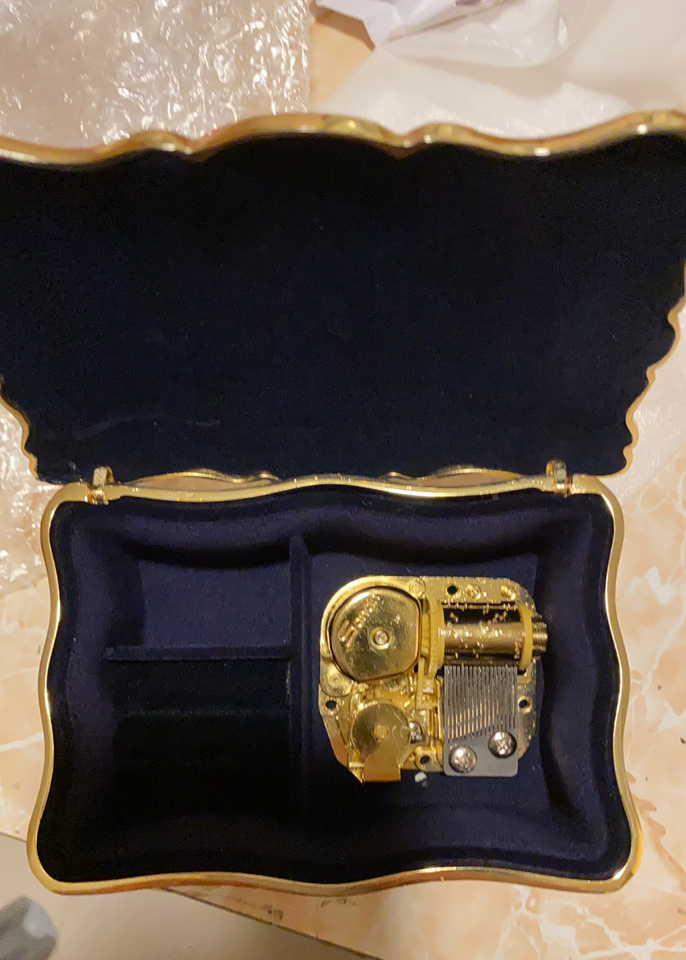 WHITE GOLD TIN ALLOY RECTANGLE MUSIC BOX ♫ BOHEMIAN RHAPSODY ♫ | eBay