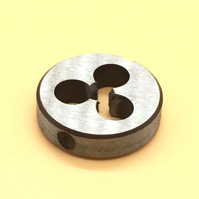4mm x 0.7 Metric Right hand Thread Die M4 x 0.7mm Pitch CAPT2012 ...