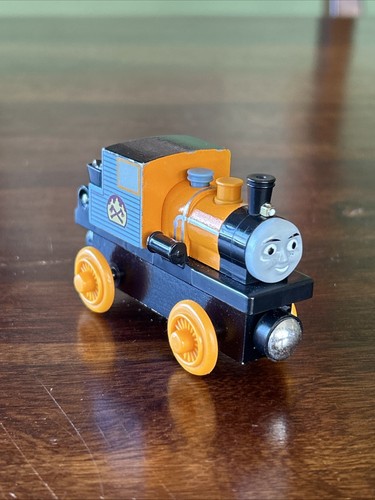 Thomas & Friends Wooden Railway DASH bash's train twin magnet Moving ...