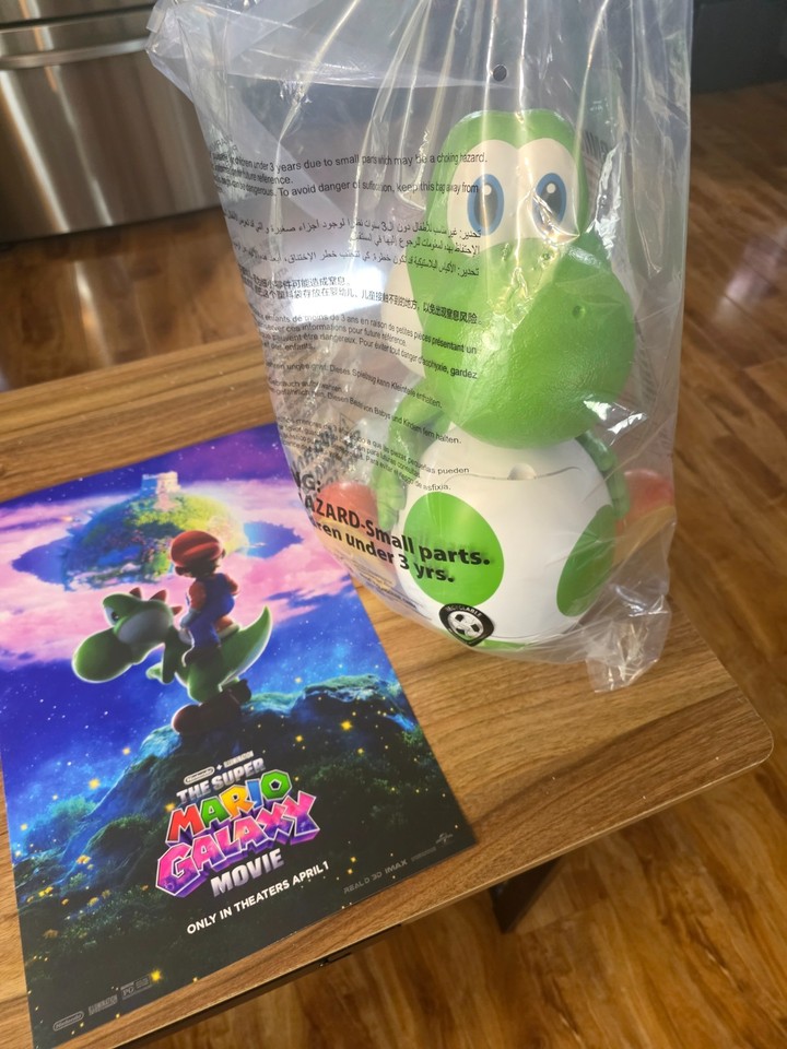 Super Mario Galaxy Yoshi Popcorn Bucket Theater Exclusive 2026 w/Poster ...