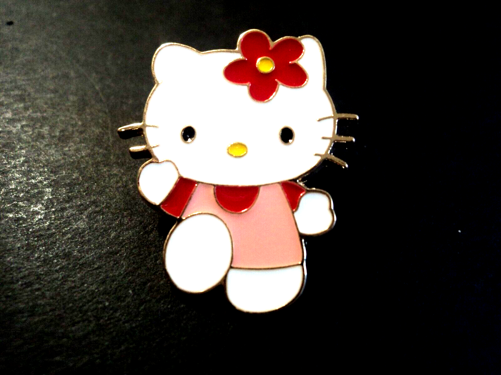 1x Hello Kitty Gold Toned Enamel Metal Pin Brooch Badge Lapel Souvenir ...