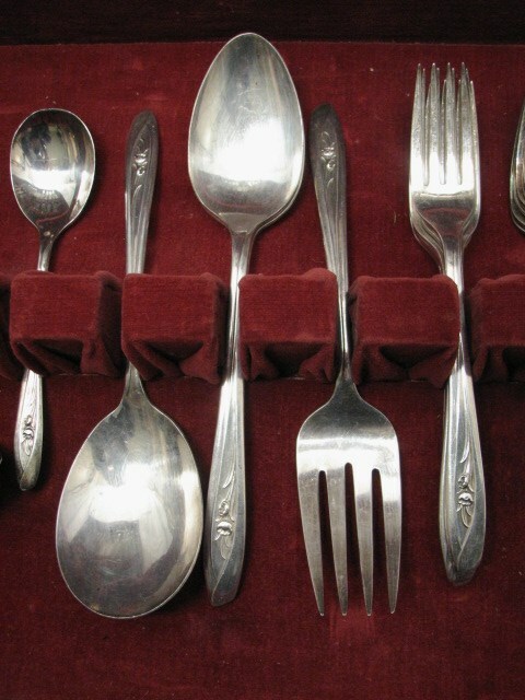 IS INTERNATIONAL SILVER TULIP PLATED FLATWARE SET SILVERWARE 46 PIECES ...