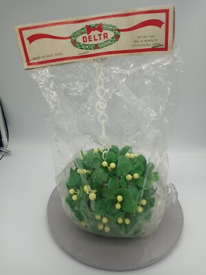 Vintage Delta Novelty Made in Hong Kong Plastic Mistletoe Kissing Ball ...