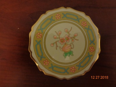 STRATTON POWDER COMPACTS England white with flowers | eBay