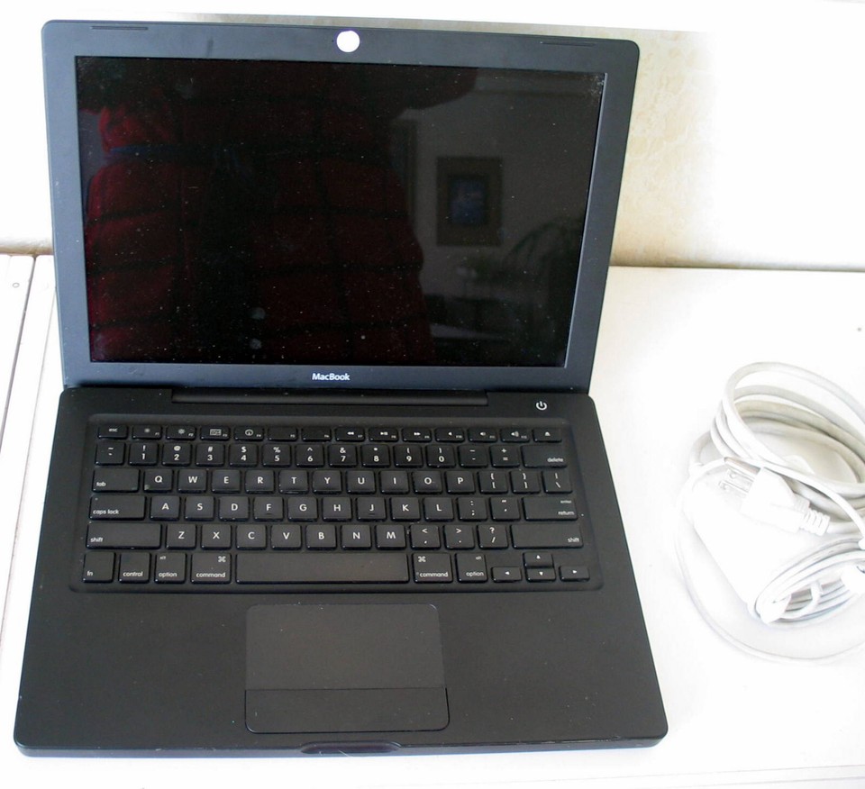 VTG Apple white Ibook M6497 & black 2007 Macbook Notebooks Laptops with ...