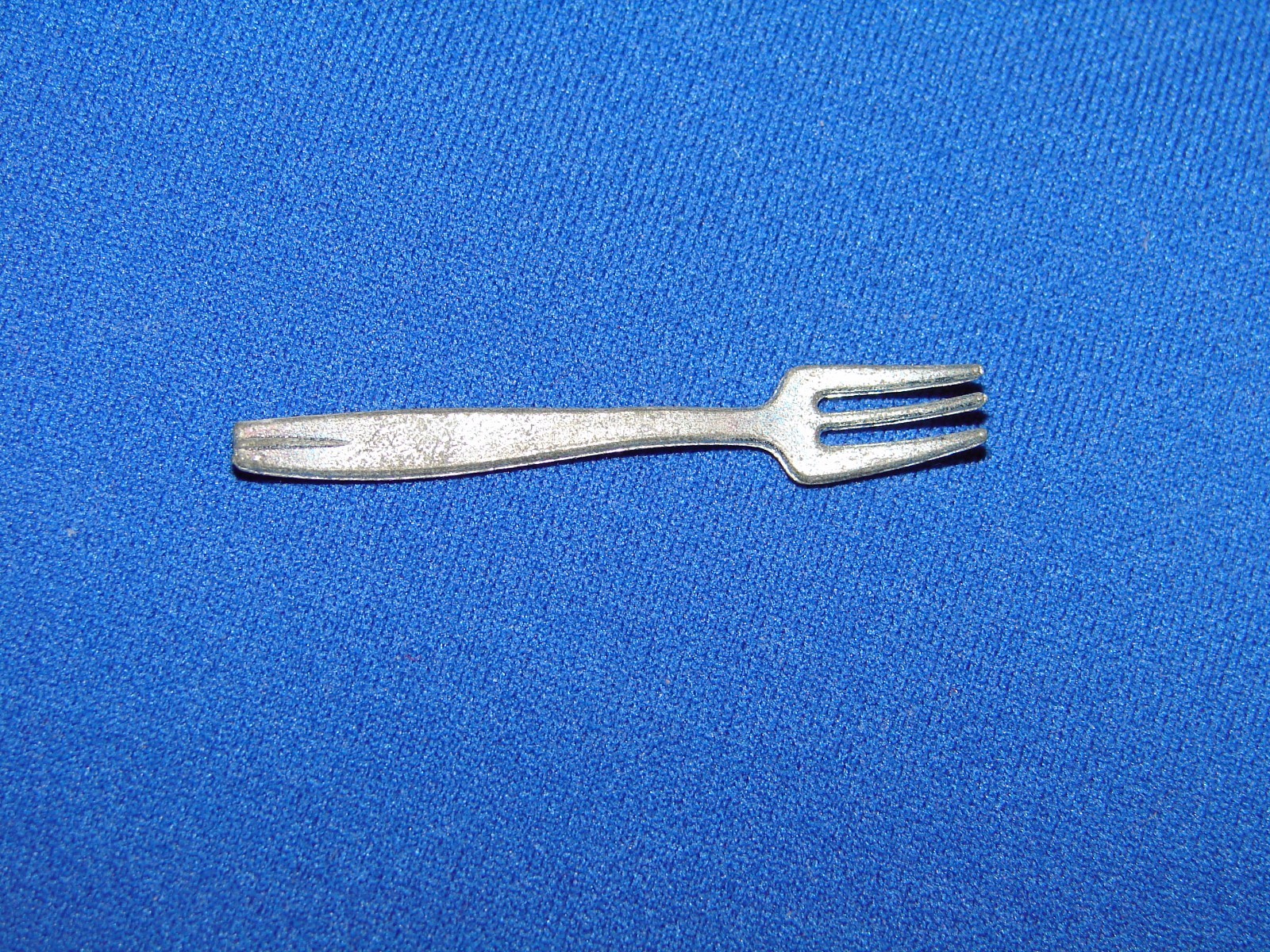 VINTAGE BARBIE DELUXE READING FORK (1) DREAM KITCHEN METAL FORK | eBay