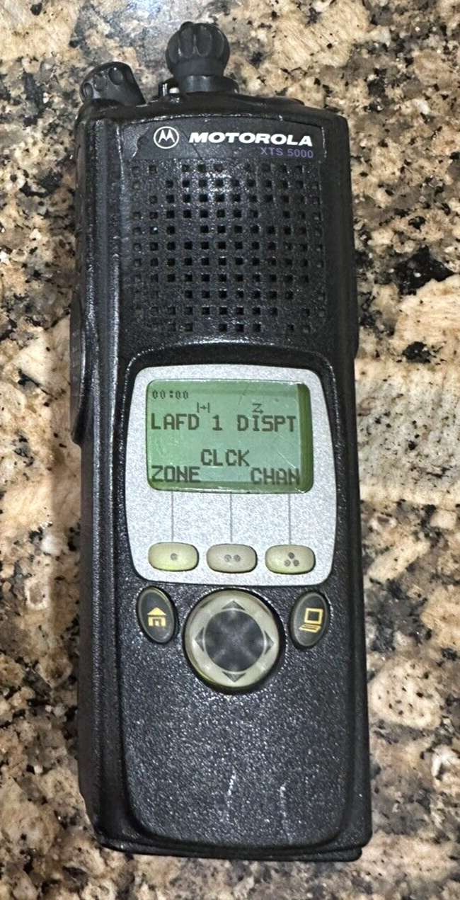 Motorola H18UCH9PW7AN XTS 5000 Model III 700 / 800 MHz Two Way Radio ...