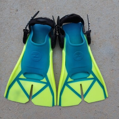 Swim Fins Dive Flippers - Medium - Size 6.5 to 9.5 - Adjustable ...