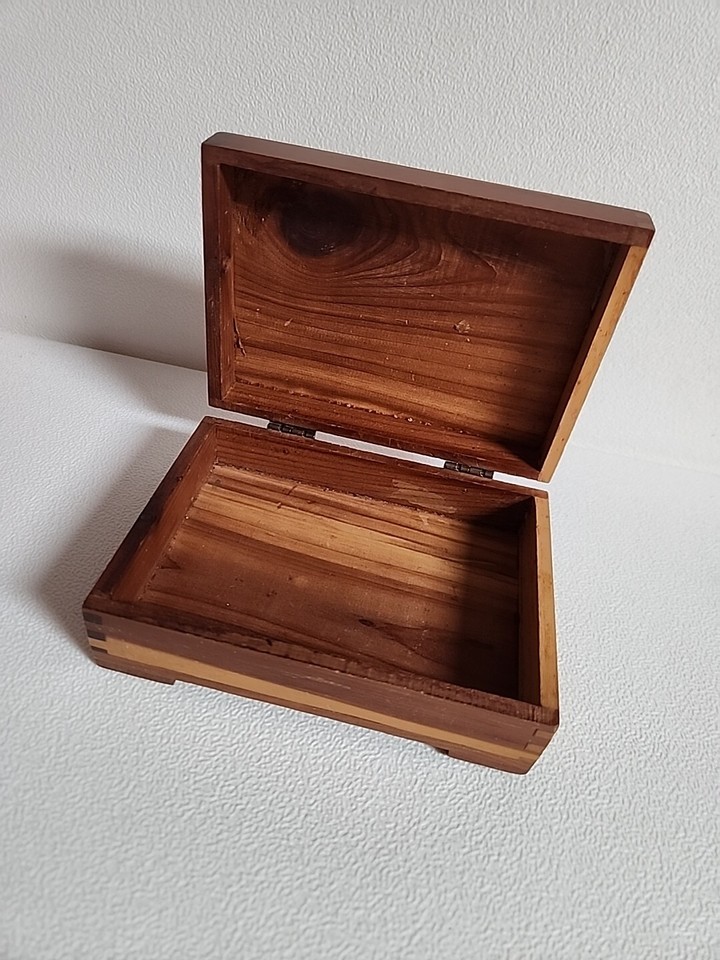 VTG Wood Box Dovetail Footed Carved Hinged Lid Tongue & Groove Trinket ...