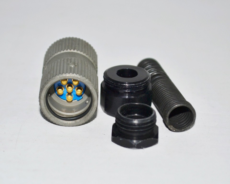 U-329/u 6 pin circular connector (fermale) military type audio NOS 1 ...
