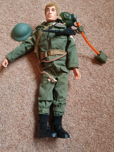 VINTAGE ACTION MAN with Blonde flocked hair blue Eyes full kit gas mask ...