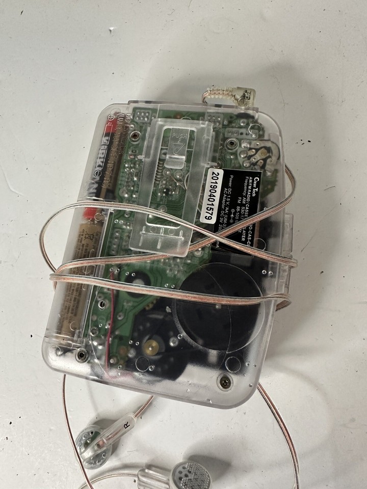 “Clear Tech”- Radio AM/FM & Cassette Player-Walkman Vintage -See Thru ...