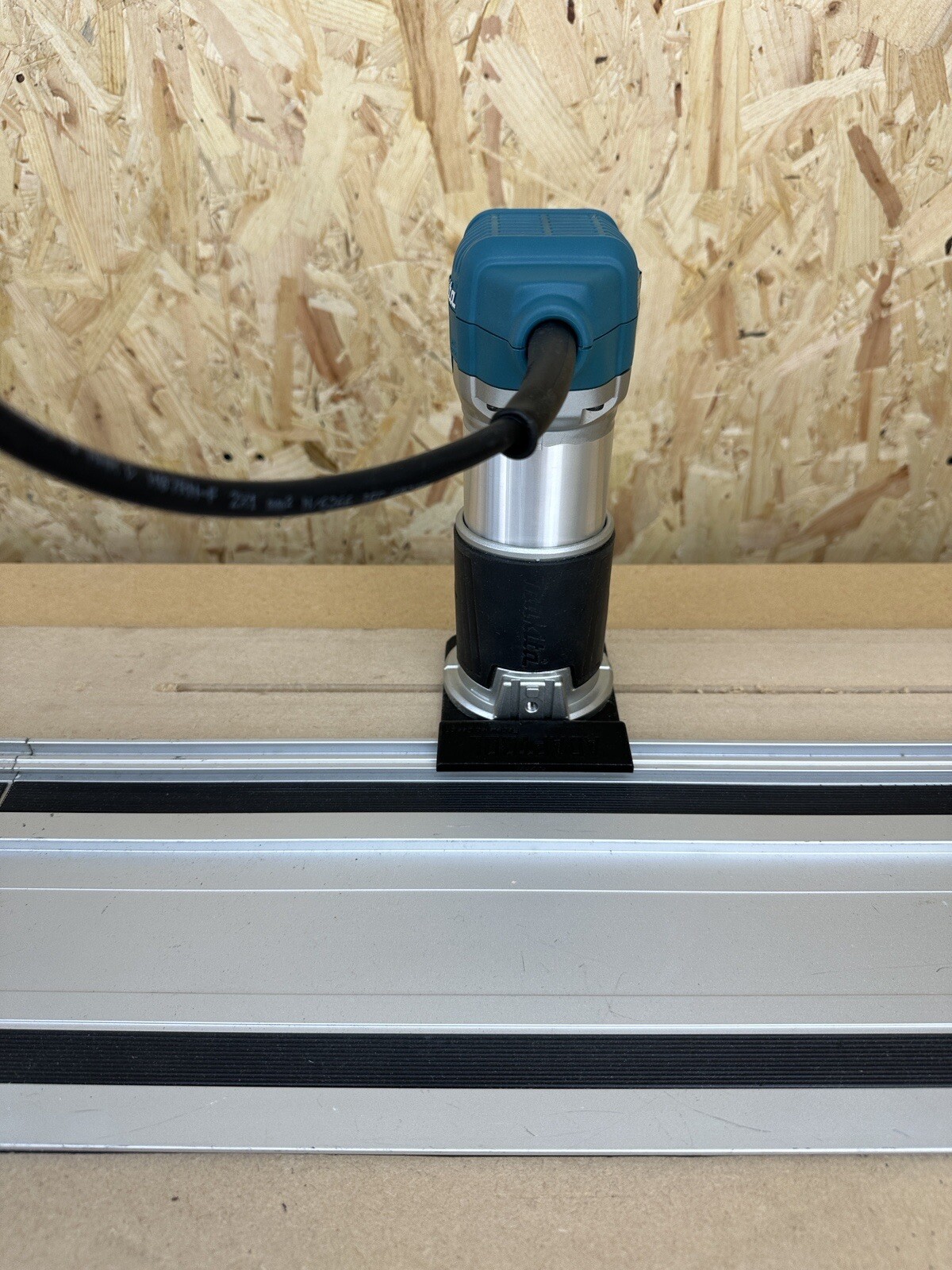 Makita RT0700CX Router Trimmer Adapter To Erbauer Guide Rail Track ...