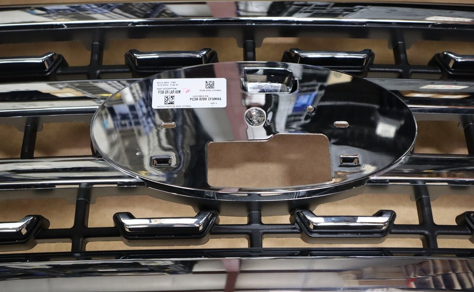 2023-2025 Ford F250 CHROME Grille PC3Z8200CA Super Duty LARIAT OE OEM ...