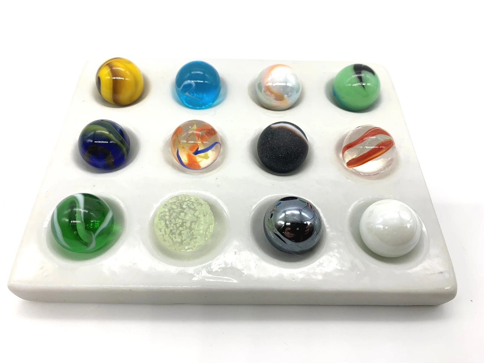 Single White Spot Plate Porcelain with 12 Wells Marble Display, Crafts ...