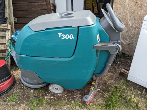 Tennant T300e 17 inch 43cm Battery Cordless Scrubber Dryer Floor ...