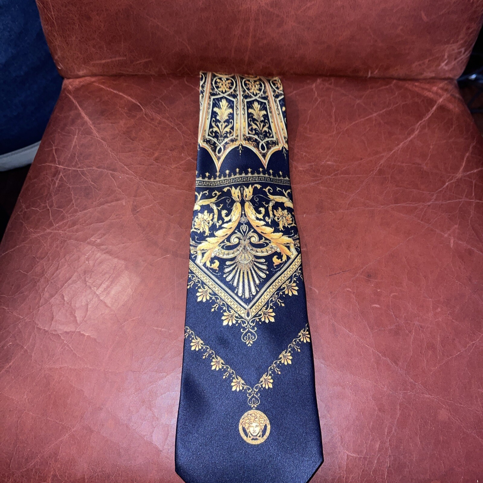 GIANNI VERSACE BAROQUE MEDUSA SHEENY TIE V-MOTIF DOTS… - Gem