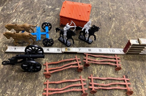 Horses Cowboy Cannon Cannon Indian Toy Soldiers Vtg Calvary Fort Apache ...