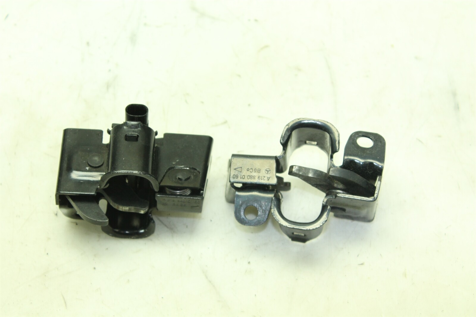 OEM Mercedes W219 CLS550 06-11 Lower Hood Safety Catch LATCH PAIR ...