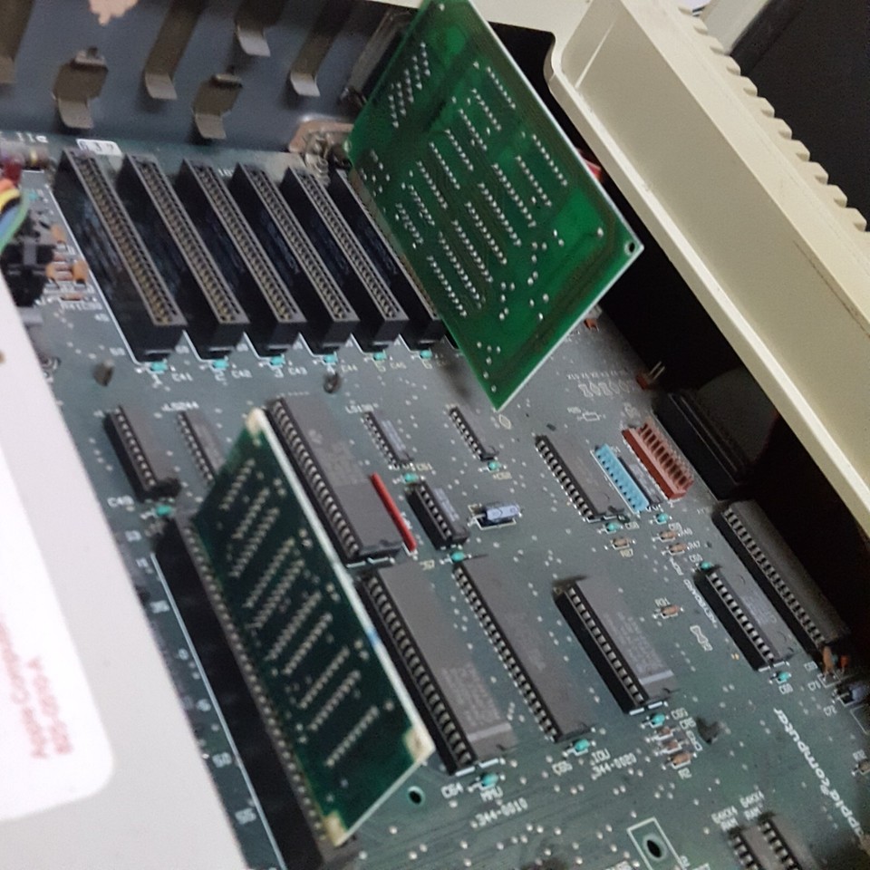 Set of 2- Apple IIe Computer A2S2064 & duodisk A9M0108 Floppy Disk ...