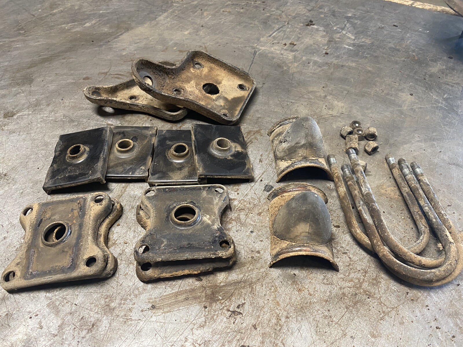 Datsun Roadster Rear Axles Mounting Hardware U Bolts Bump Stops 66-70 ...