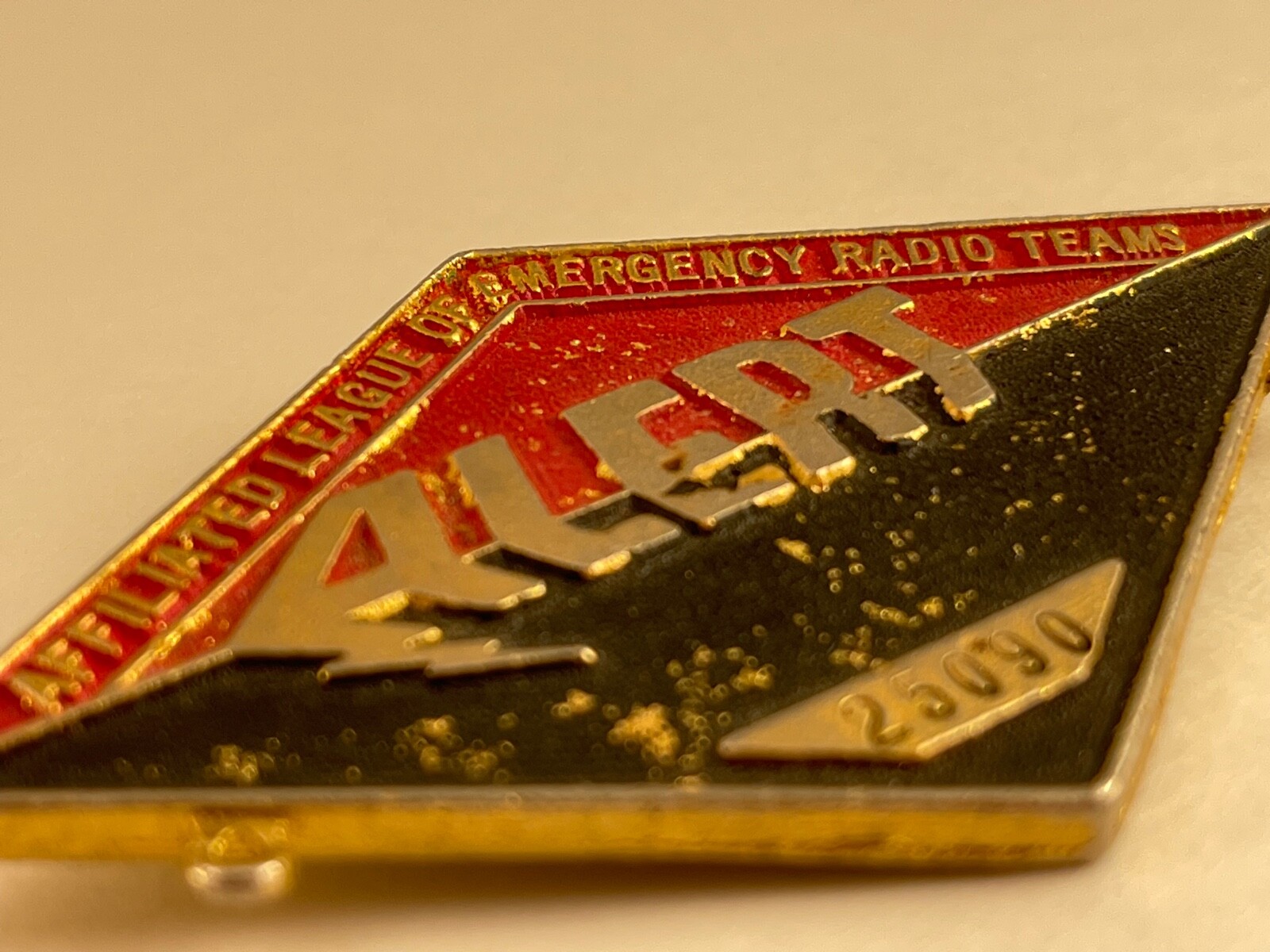 VINTAGE ALERT AFFILIATED LEAGUE OF EMERGENCY RADIO TEAMS BADGE METAL ...