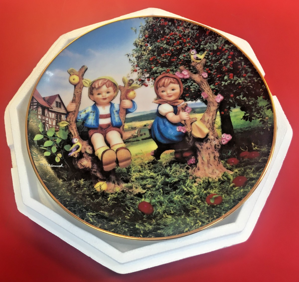 M.I. HUMMEL COLLECTORS PLATE LITTLE COMPANIONS COLLECTION APPLE TREE ...