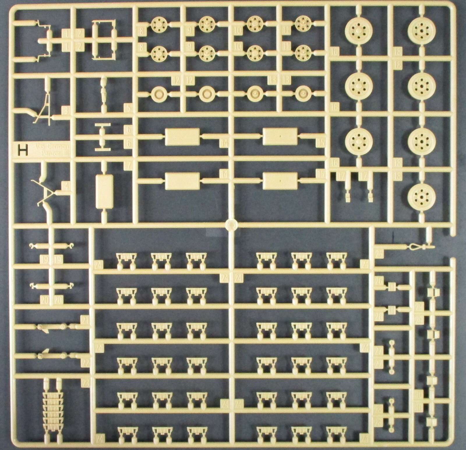 Academy 1/35 German Panzer III Ausf.j North Africa Tank Model Kit 13531 ...