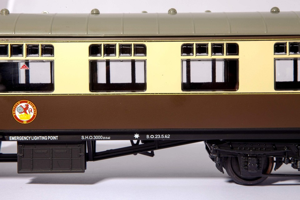 1:32 Scale BR Mk1 Coach Accucraft | eBay UK