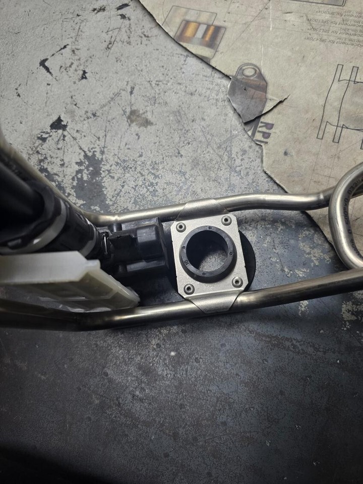 2523591C91 NEW INTERNATIONAL DEF TANK QLS SENSOR 25.2/15.9/10.6 GAL ...