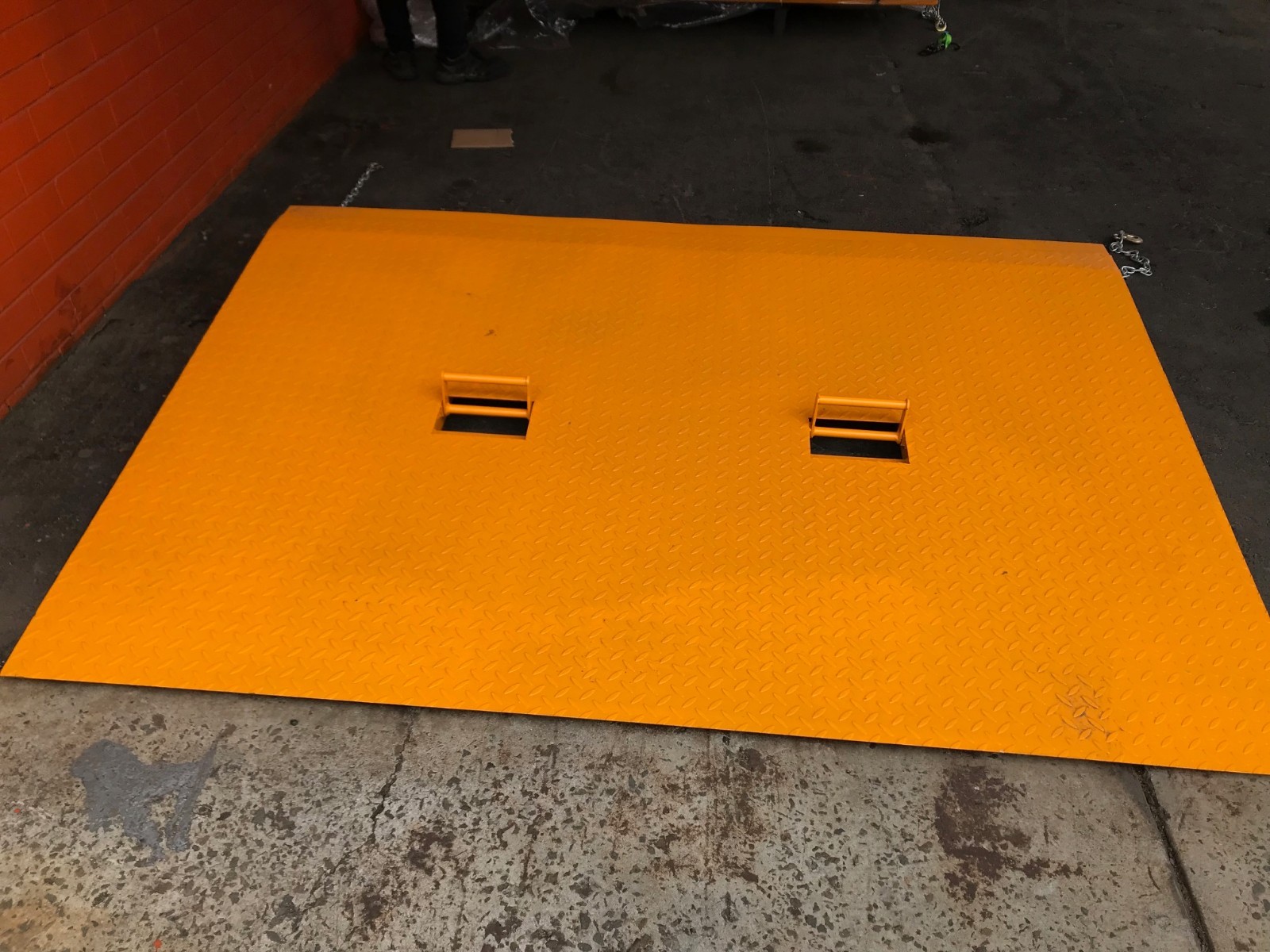 Container Ramp Shipping Container Entry Ramp 6.5 Ton Flip up Pockets ...