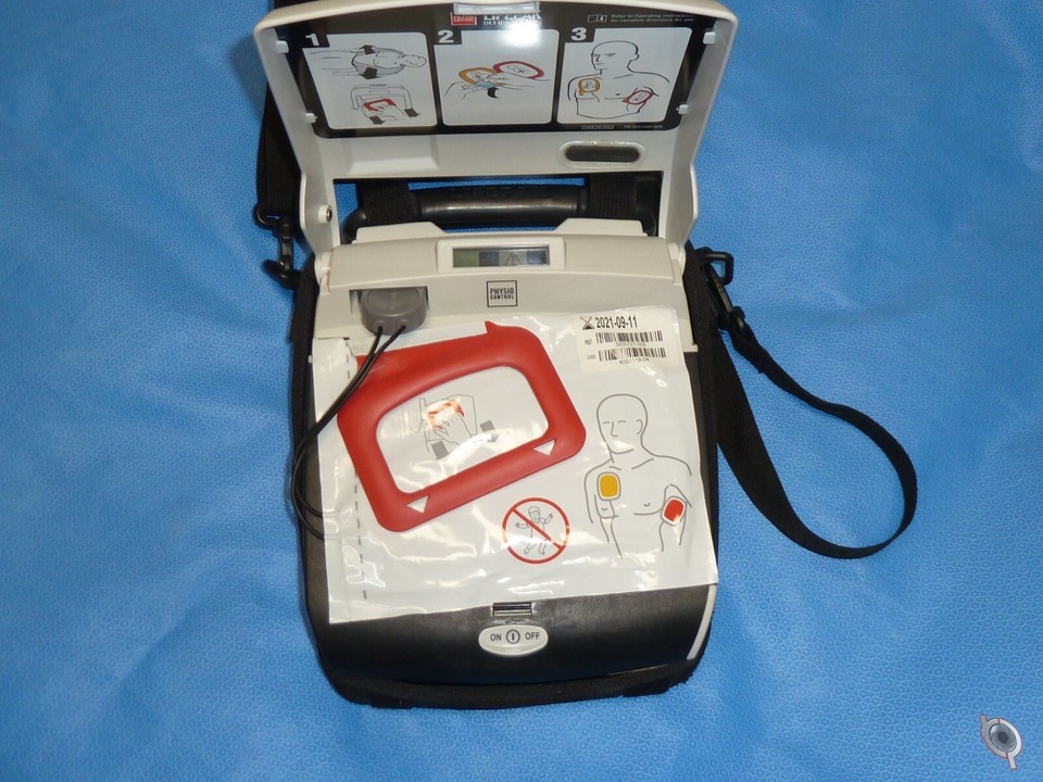 Physio Control Lifepak Express AED Defibrillato case & pads | eBay