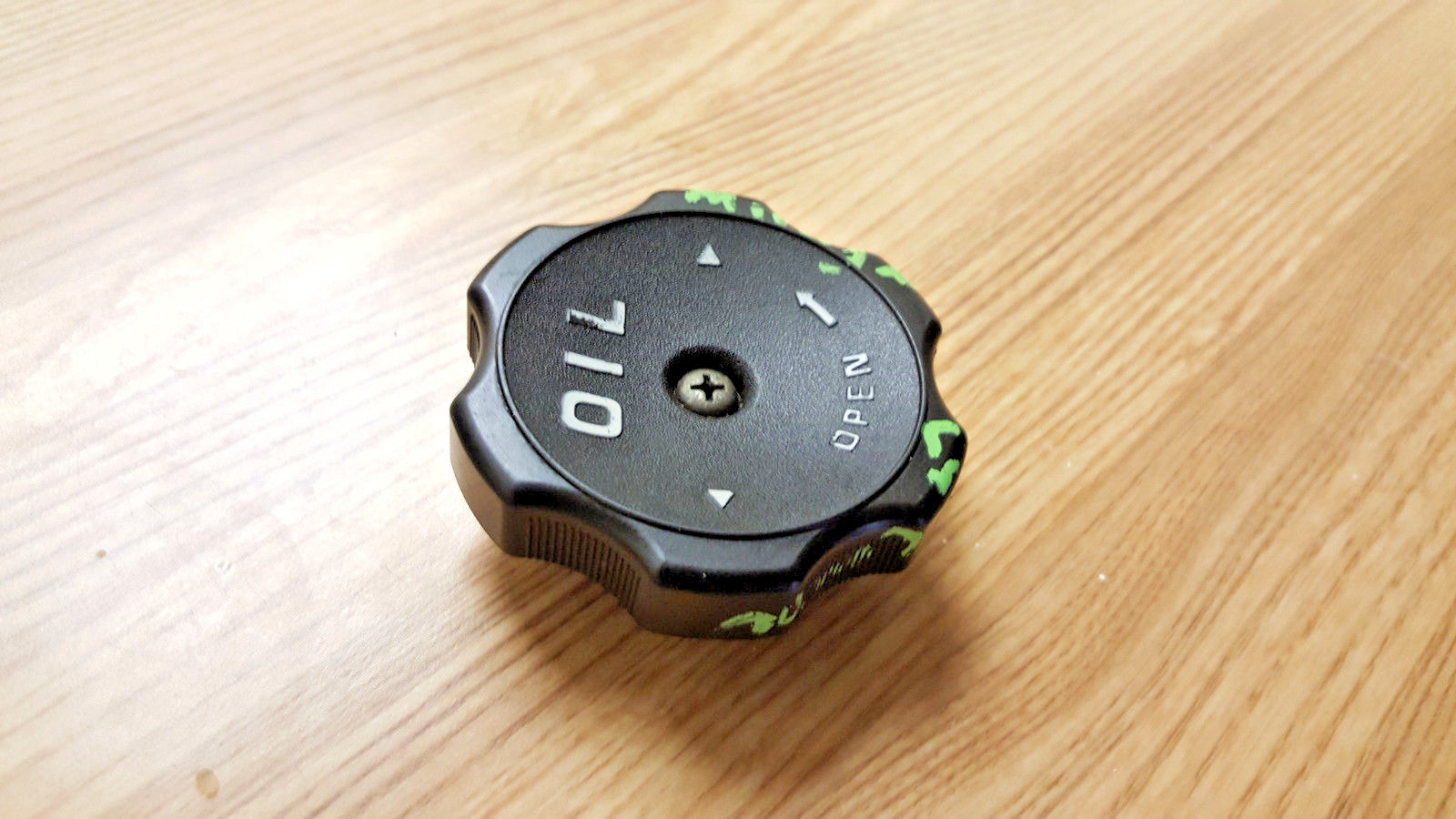 mopar chrysler dodge mitsubishi oil cap 1250A015 MD354664 MD354665 ...