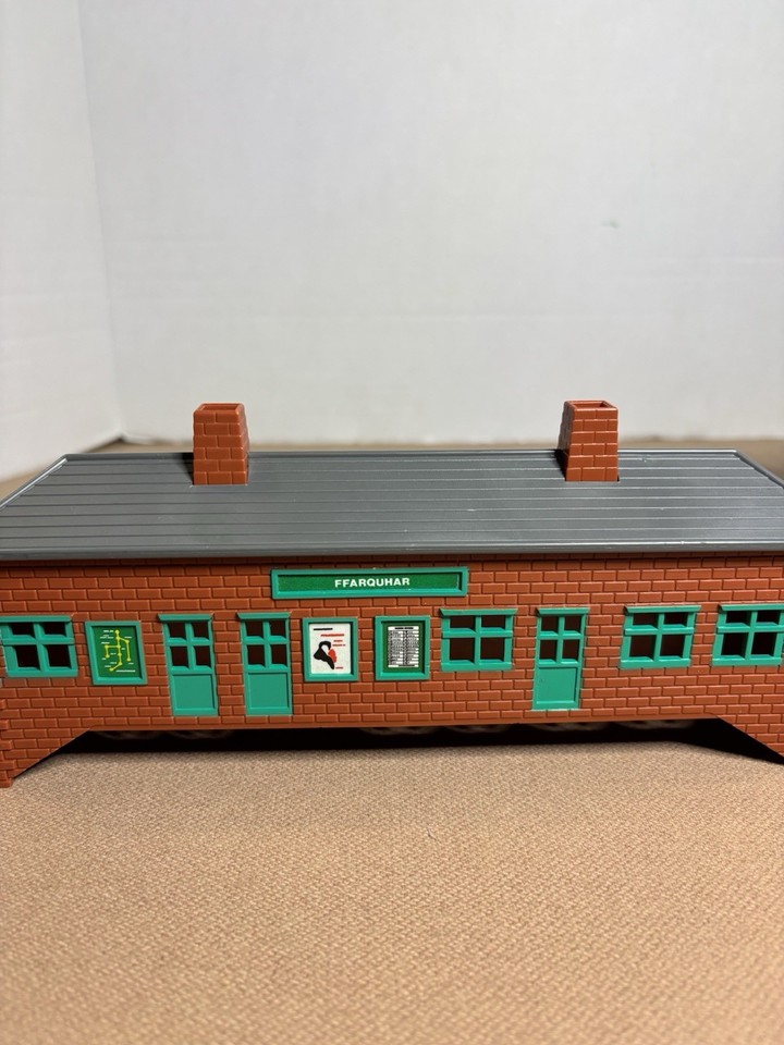 Thomas Friends Tomy Trackmaster 2002 FFARQUHAR Train Station STOP N GO ...